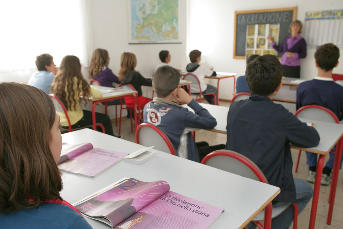 Buon anno agli insegnanti di religione cattolica: tra i banchi come tra ...