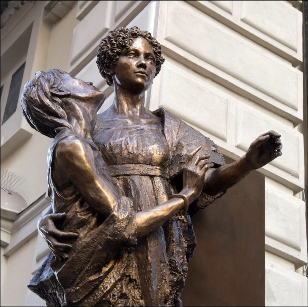 “A GIULIA DI BAROLO”, IL PRIMO MONUMENTO DEDICATO A UNA DONNA DELLA ...
