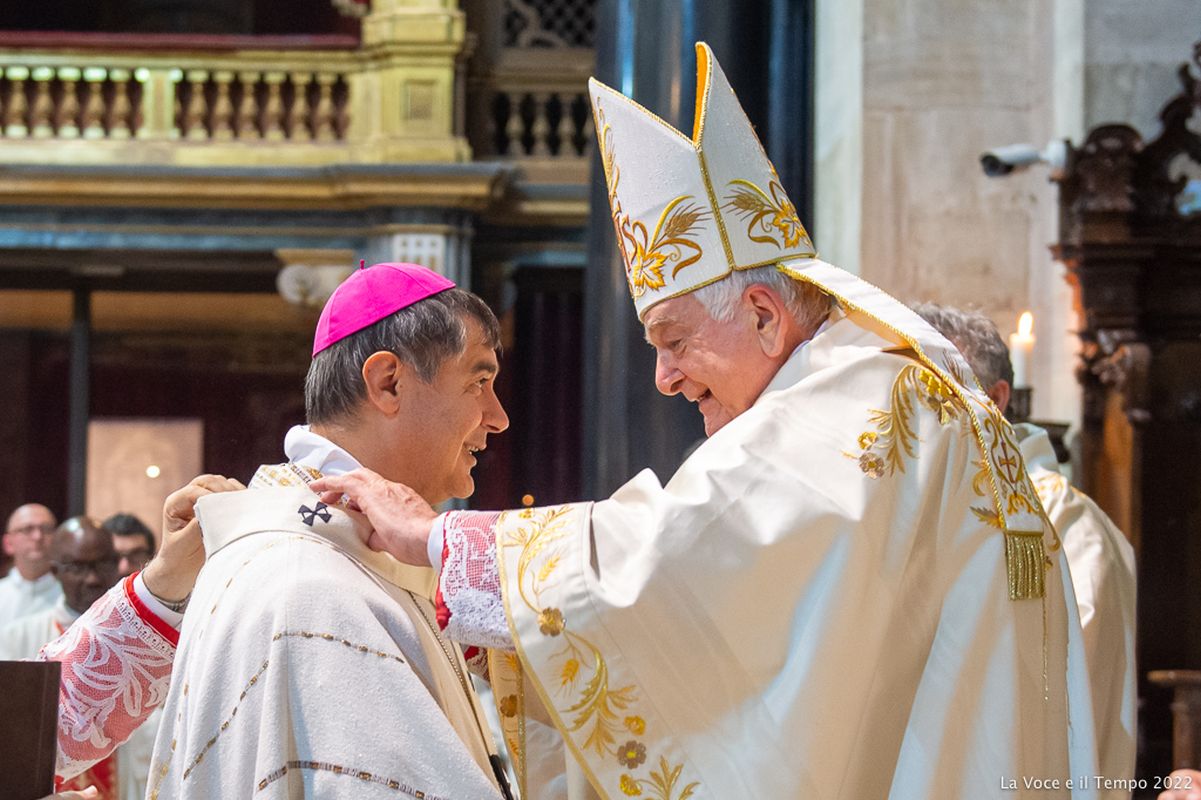 Celebrazione in Duomo per il rito di imposizione del pallio a mons ...
