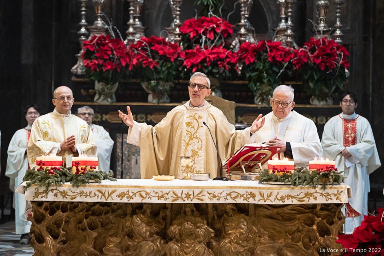Messa della notte di Natale in Cattedrale a Torino presieduta da mons ...