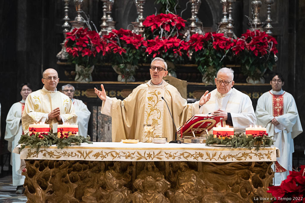 Messa della notte di Natale in Cattedrale a Torino presieduta da mons ...